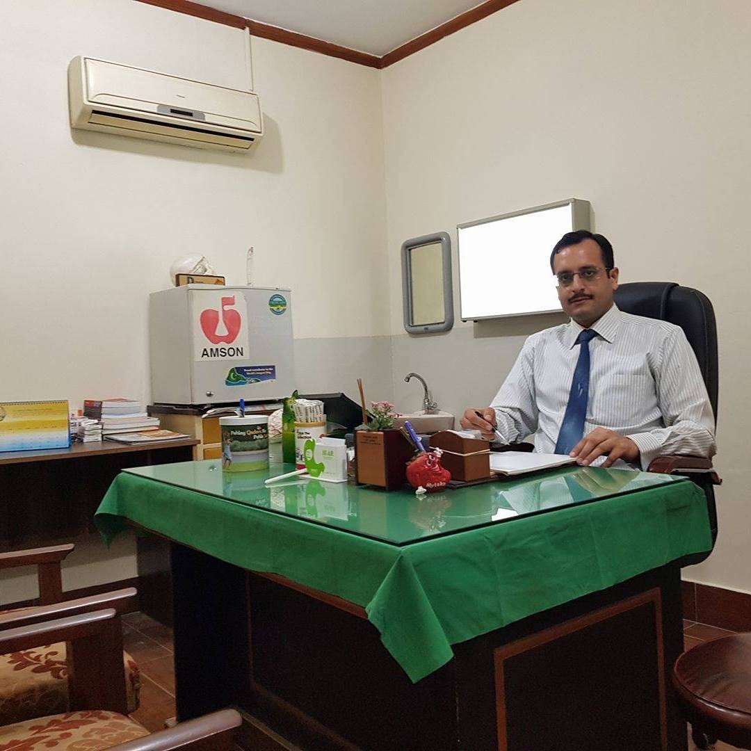 Best Neurosurgeon for Neuro Pain Relief, Dr. Waqas Mehdi